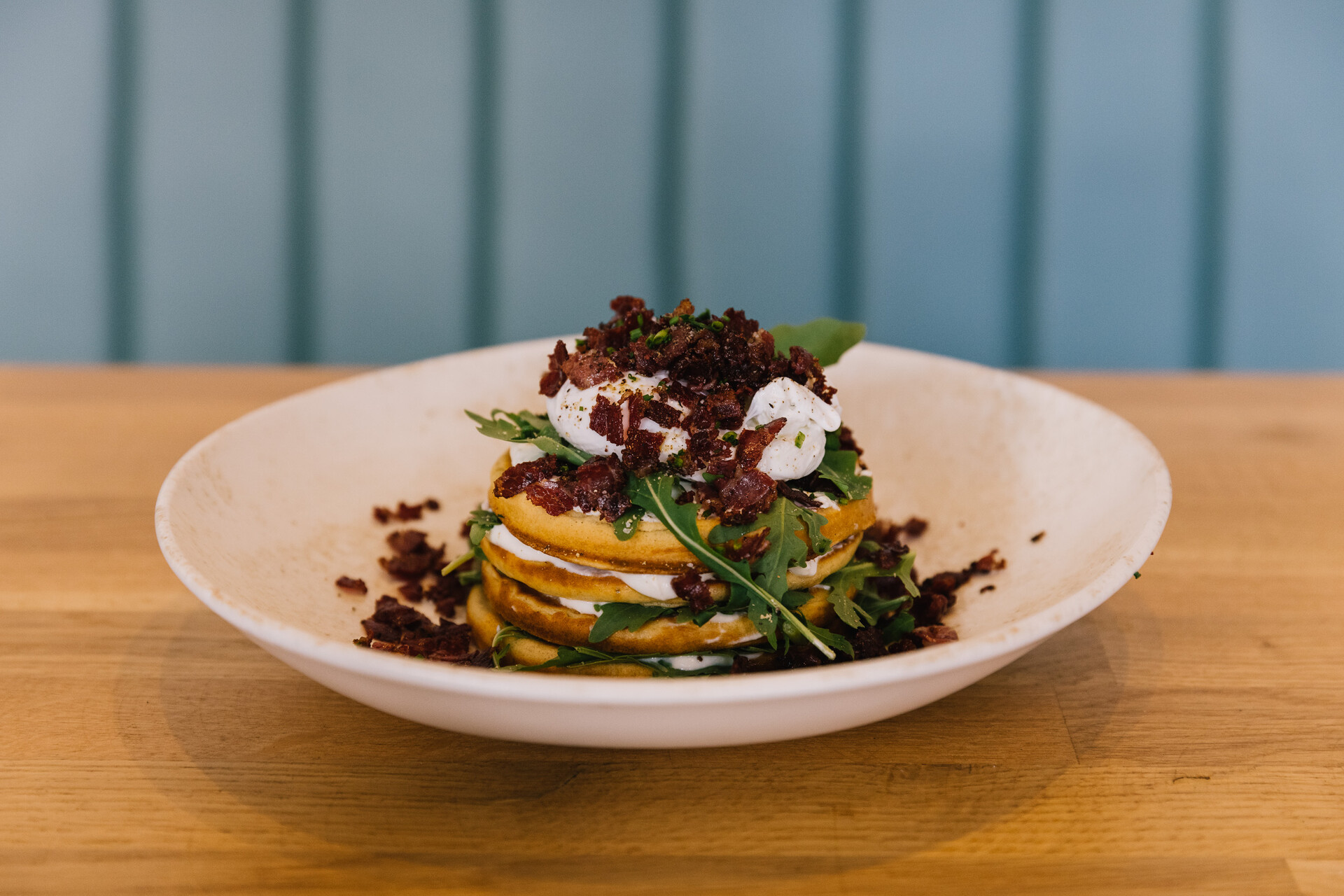 The Architects of Time: H indie Αθήνα δίνει ραντεβού σε ένα κτίριο του 1936 | LiFO